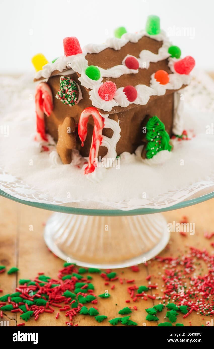 Gingerbread house on cake stand Stock Photo - Alamy