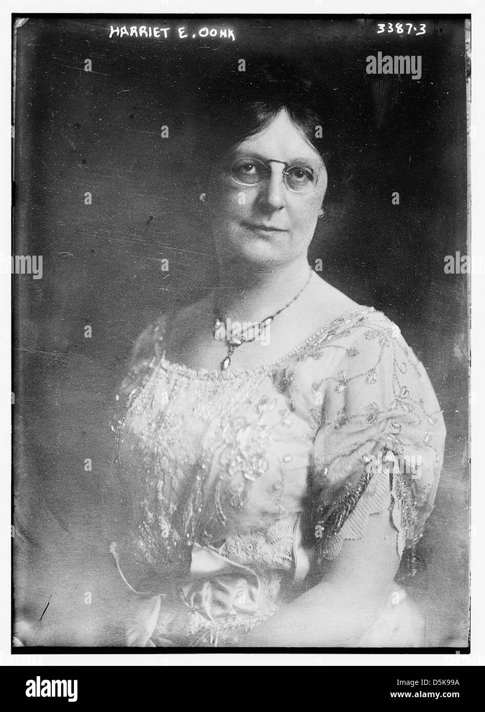 Portraitmagazine hi-res stock photography and images - Alamy