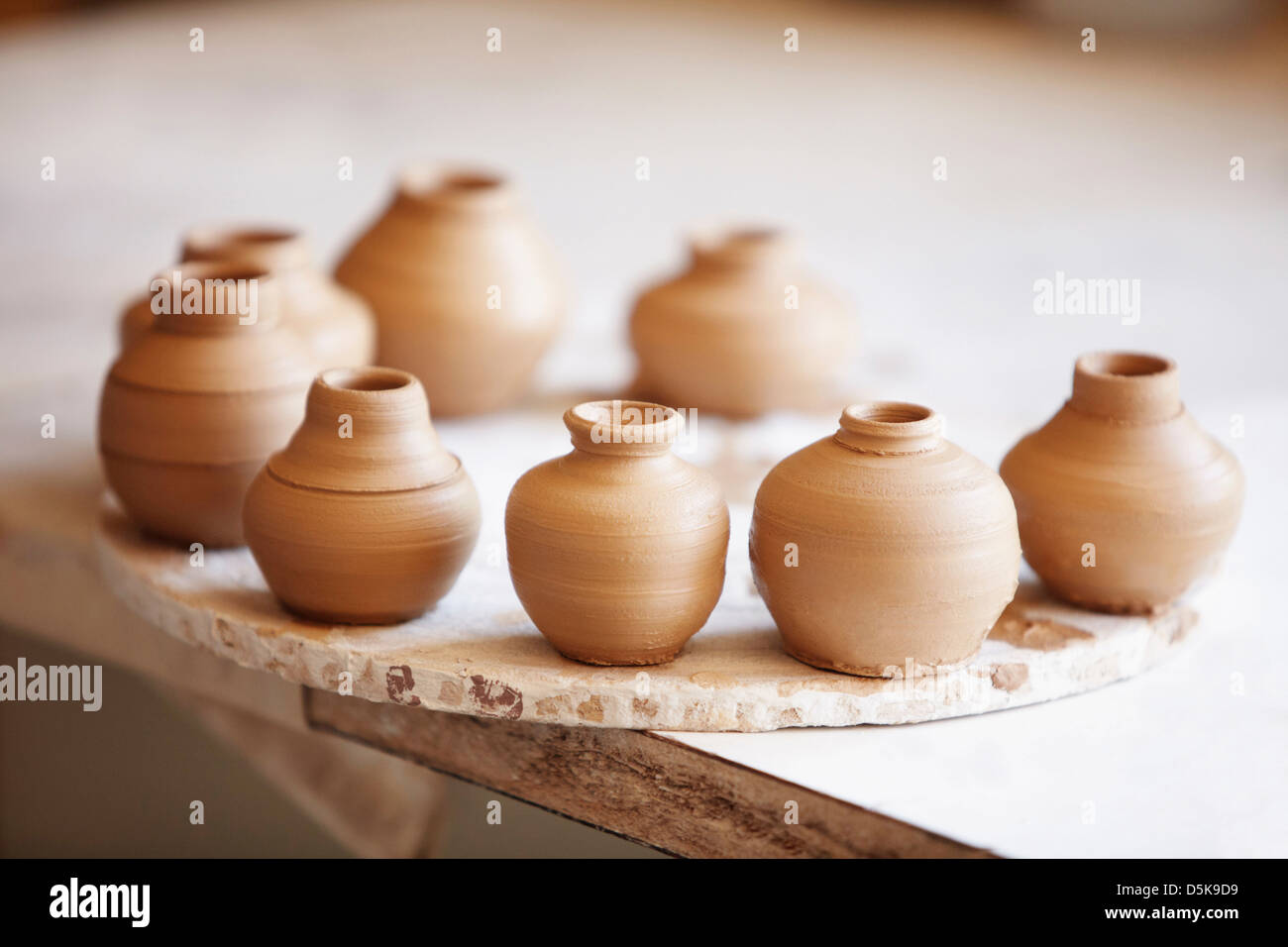 Vases left hi-res stock photography and images - Alamy