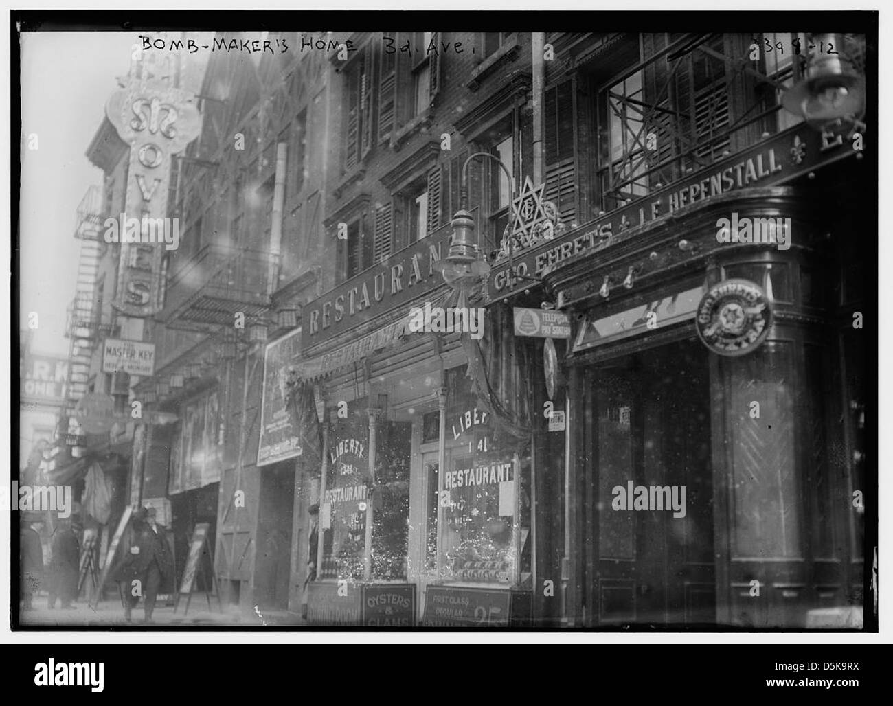 Shows makers Black and White Stock Photos & Images - Alamy