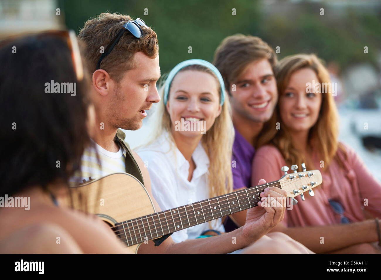 Group relax sitting beach hi-res stock photography and images - Alamy