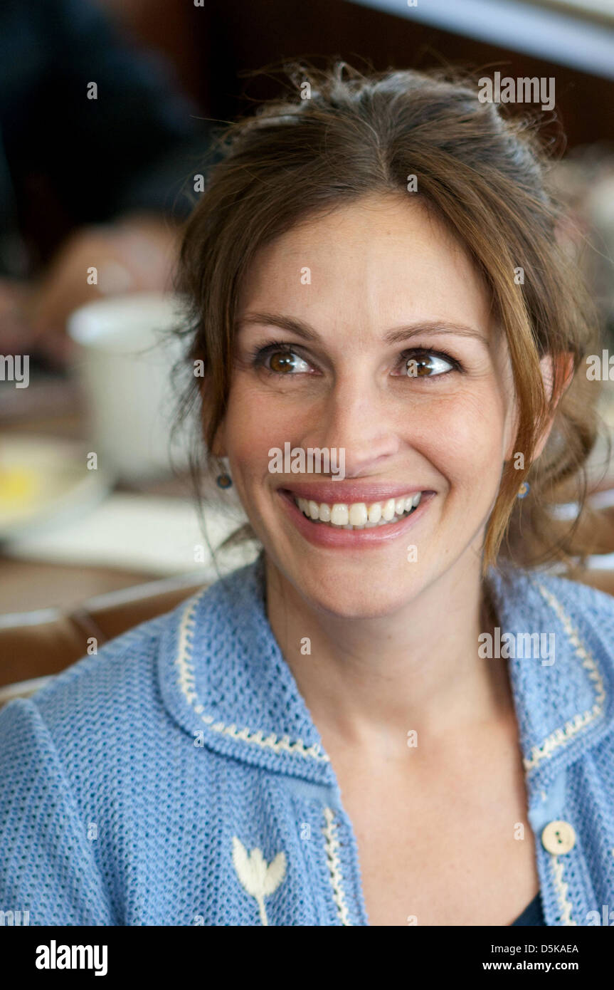 Larry Crowne Julia Roberts High Resolution Stock Photography and Images - Alamy