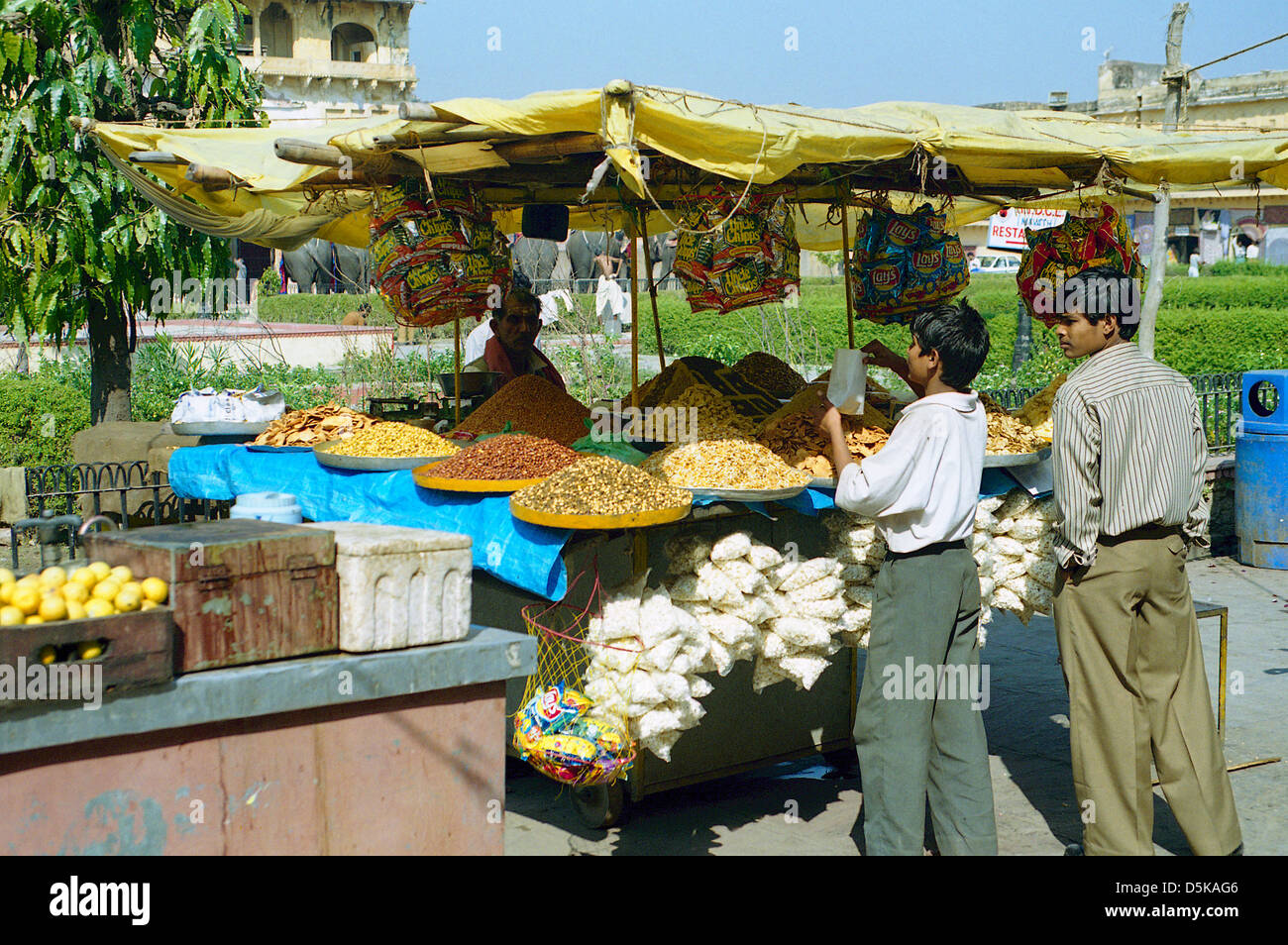 Amber market hi-res stock photography and images - Alamy