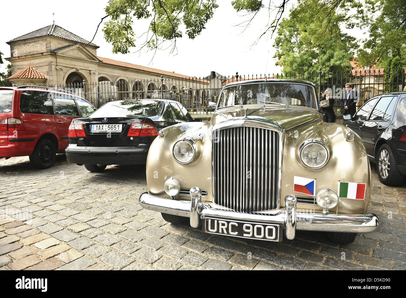 Gianluigi buffon and alena seredova hi-res stock photography and images ...