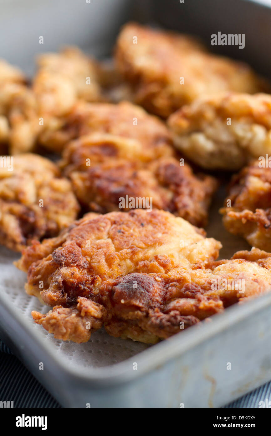 Cooked chicken pieces hi-res stock photography and images - Alamy