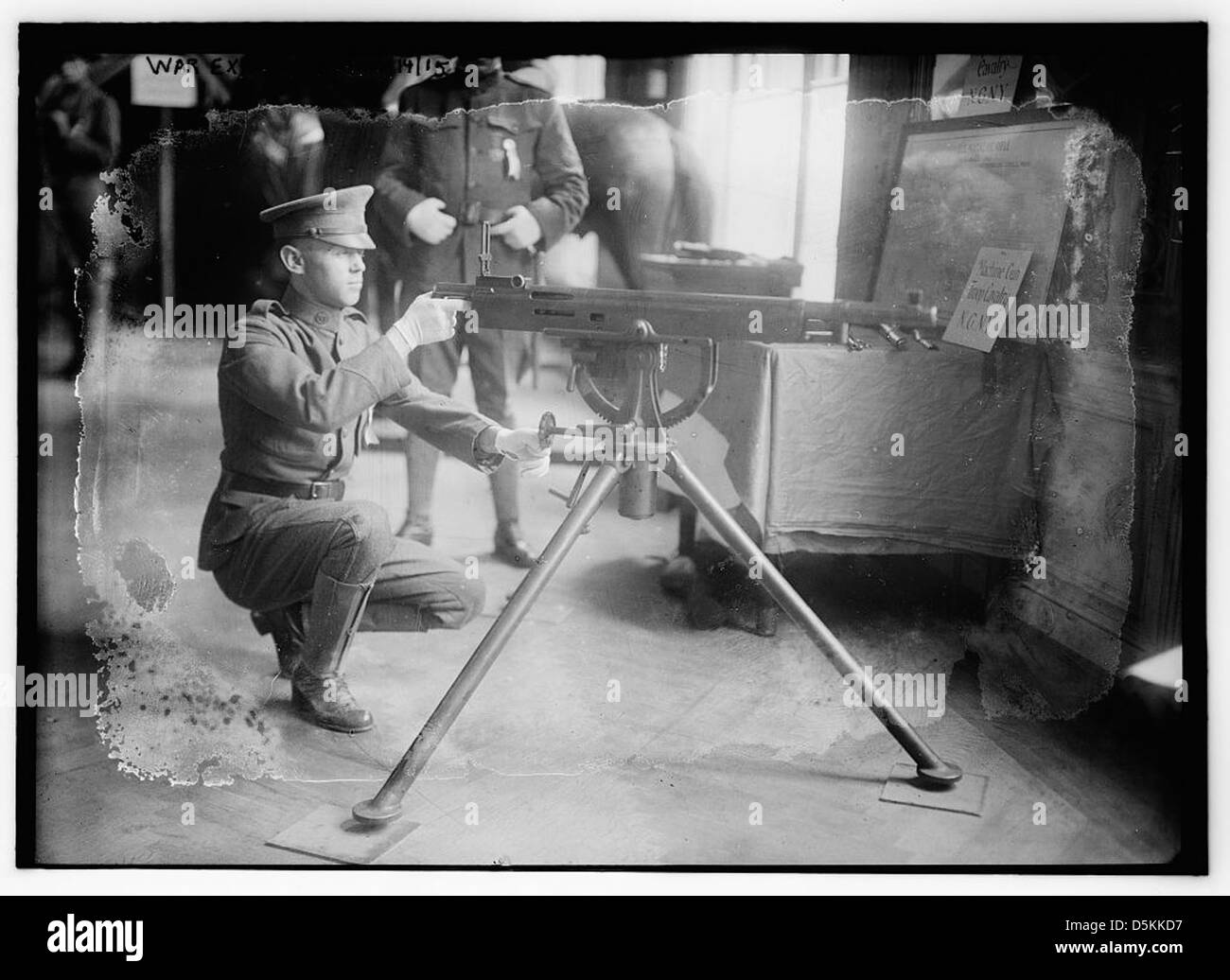 Browning machine gun world war hi-res stock photography and images - Alamy