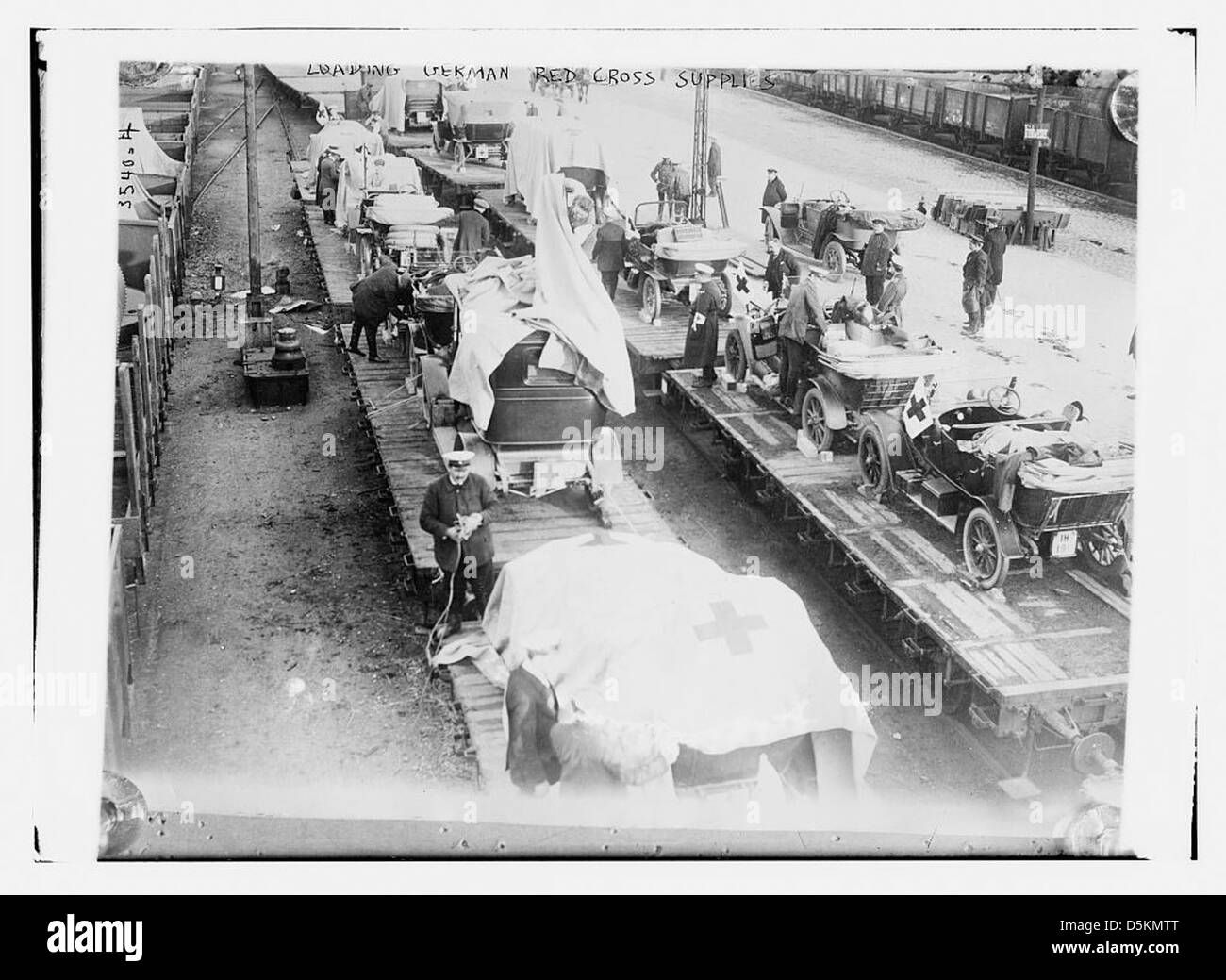 Early 1900s red cross workers hi-res stock photography and images - Alamy