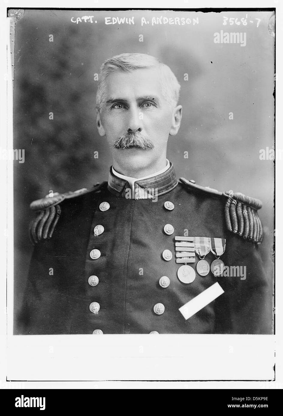 Uniform medals hi-res stock photography and images - Alamy