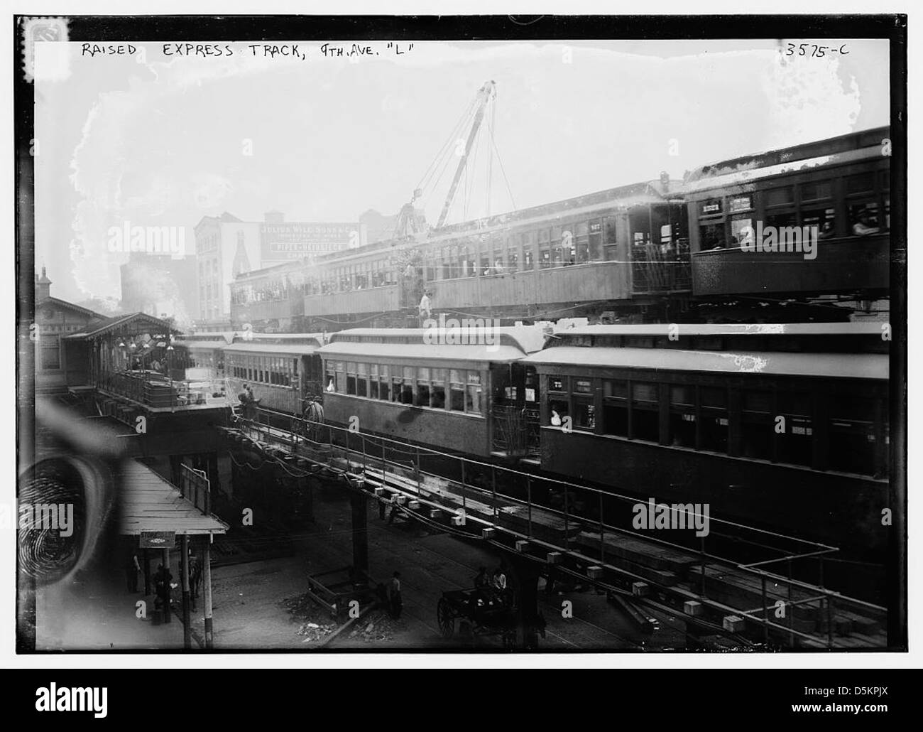 Raised express track hi-res stock photography and images - Alamy