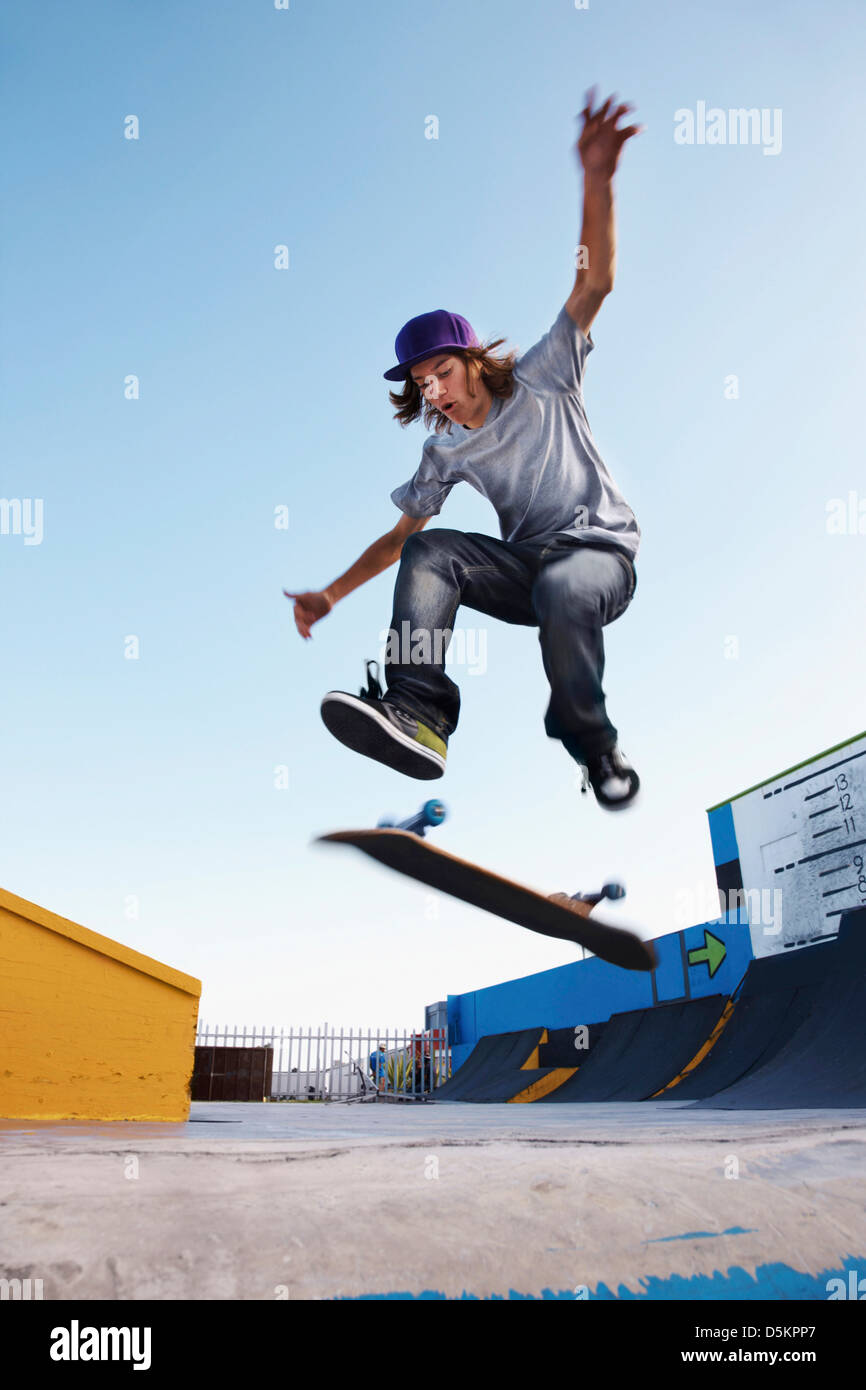 Skateboarding hi-res stock photography and images - Alamy