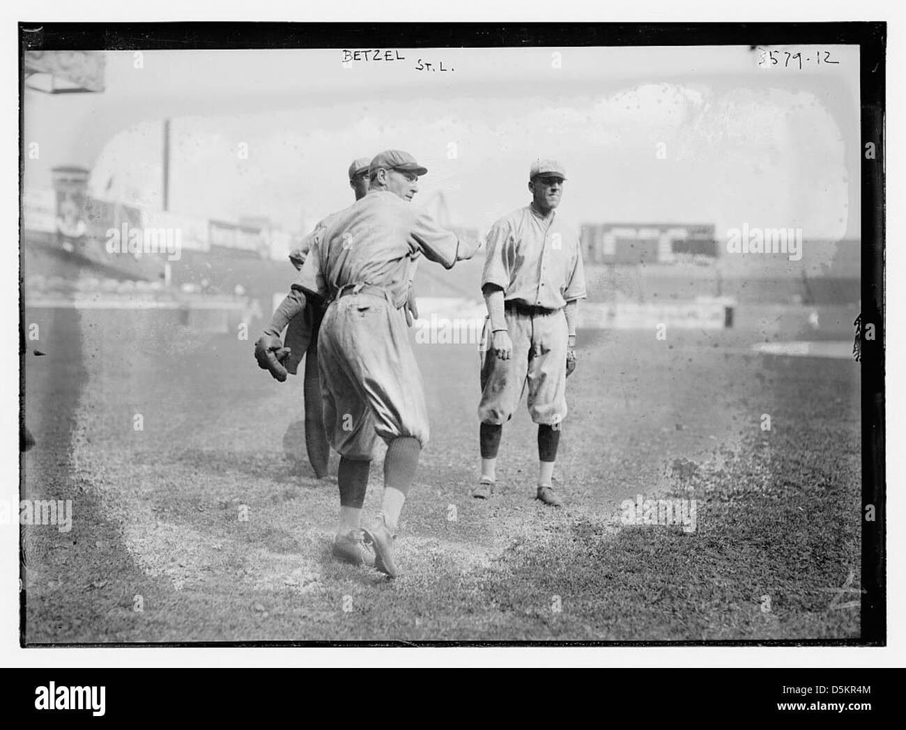 Baseball third baseman Black and White Stock Photos & Images - Alamy