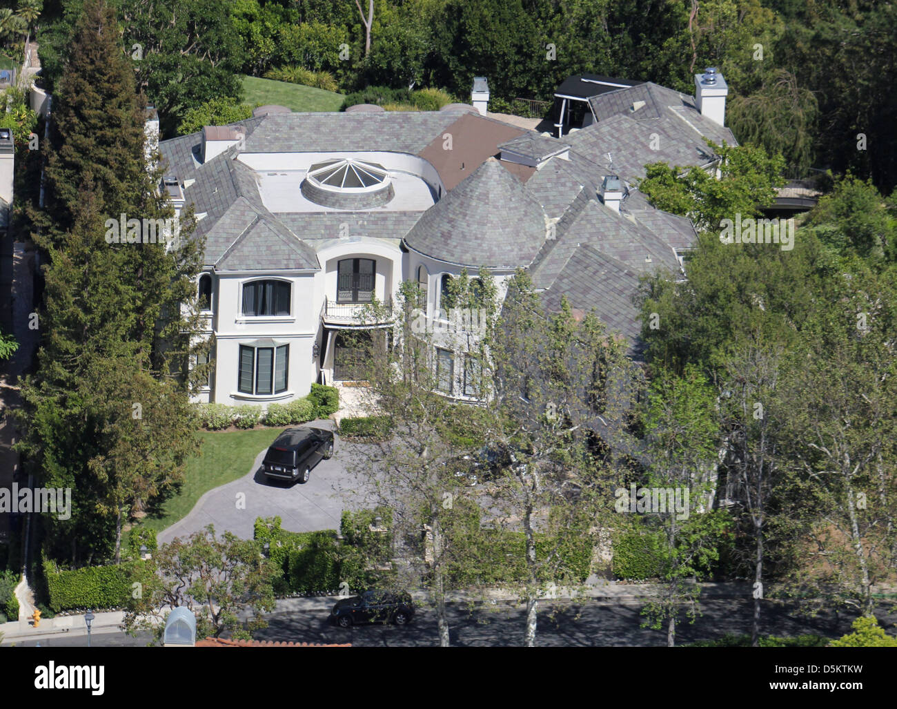 Robbie williams home hi-res stock photography and images - Alamy