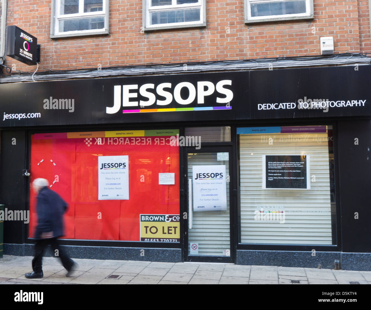 Closed high street store hi-res stock photography and images - Alamy