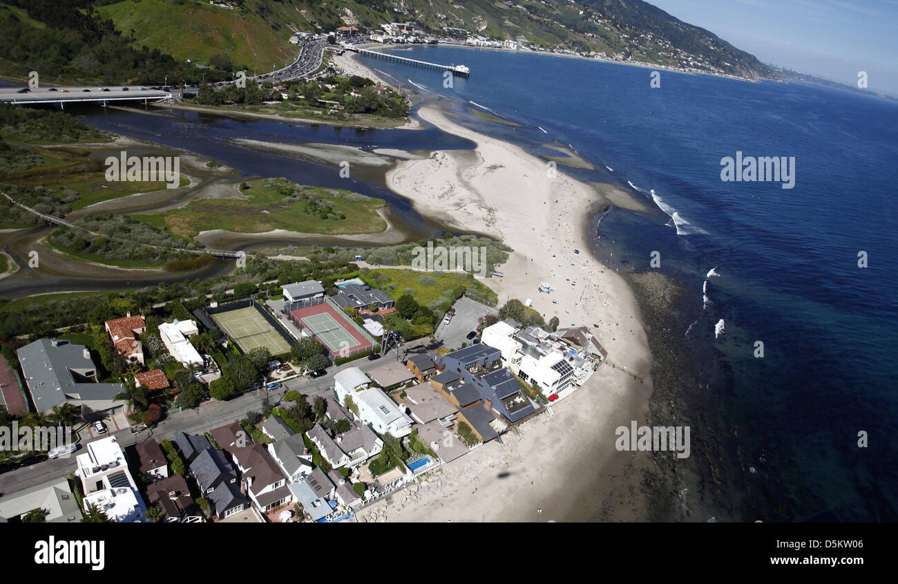 Aerial view malibu beach homes hi-res stock photography and images - Alamy