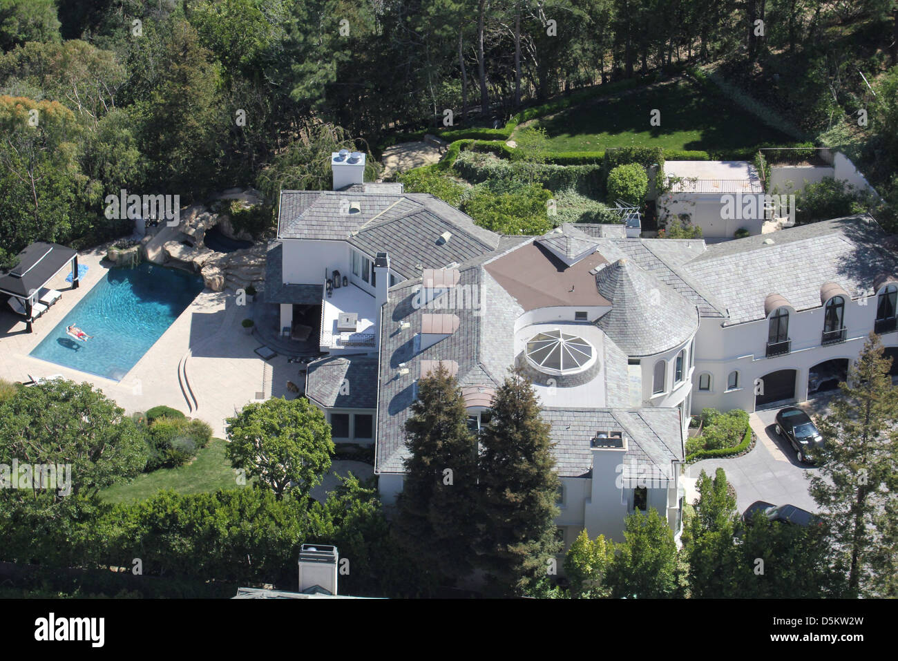 Robbie williams home hi-res stock photography and images - Alamy