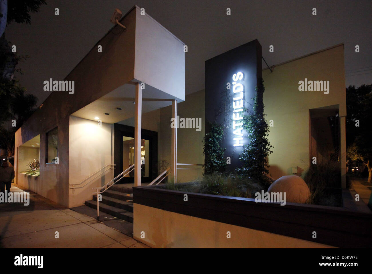 General view of Hatfields restaurant on Melrose Avenue at night. Los ...