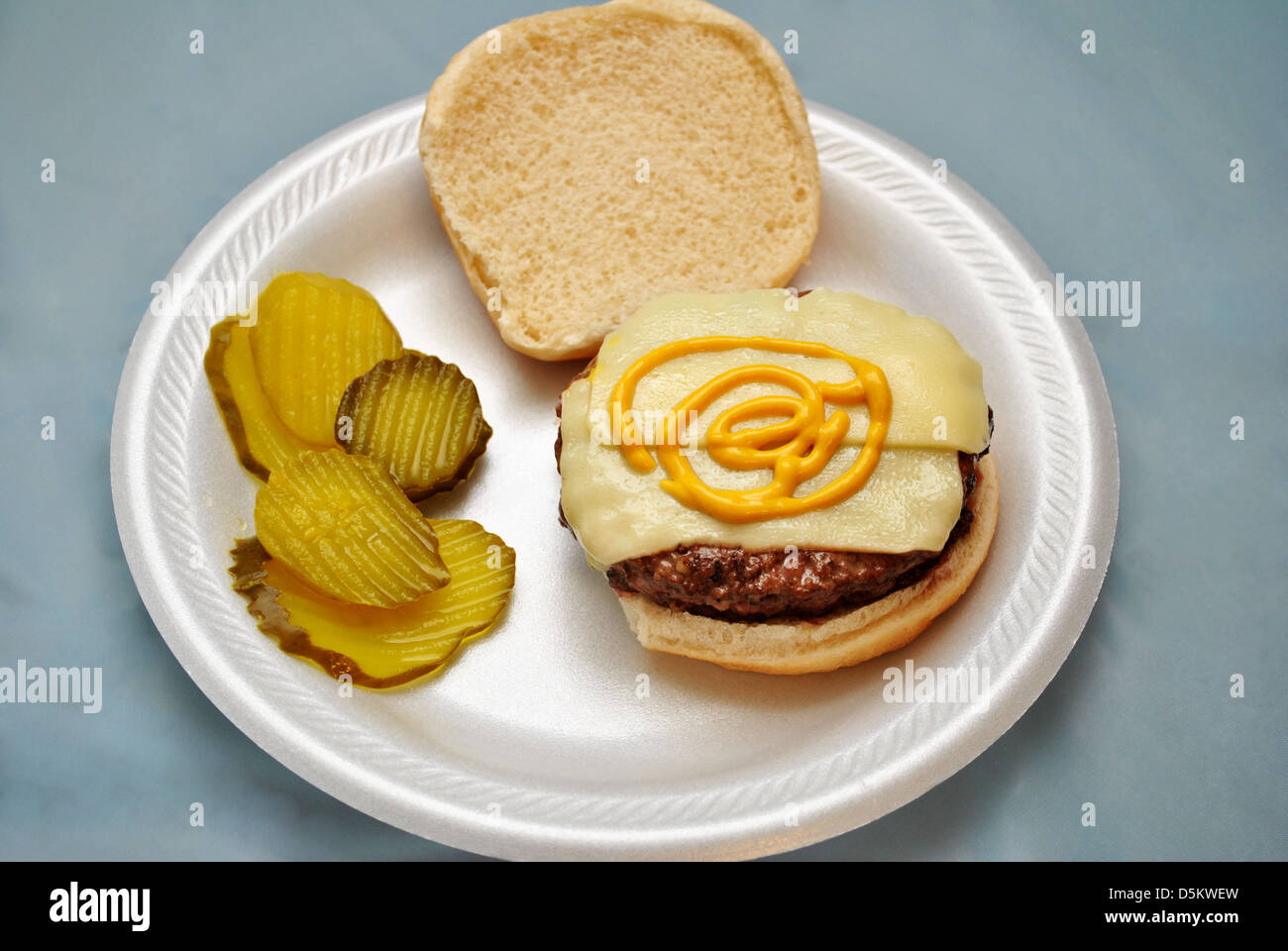 Plated Cheese Burger Stock Photo - Alamy