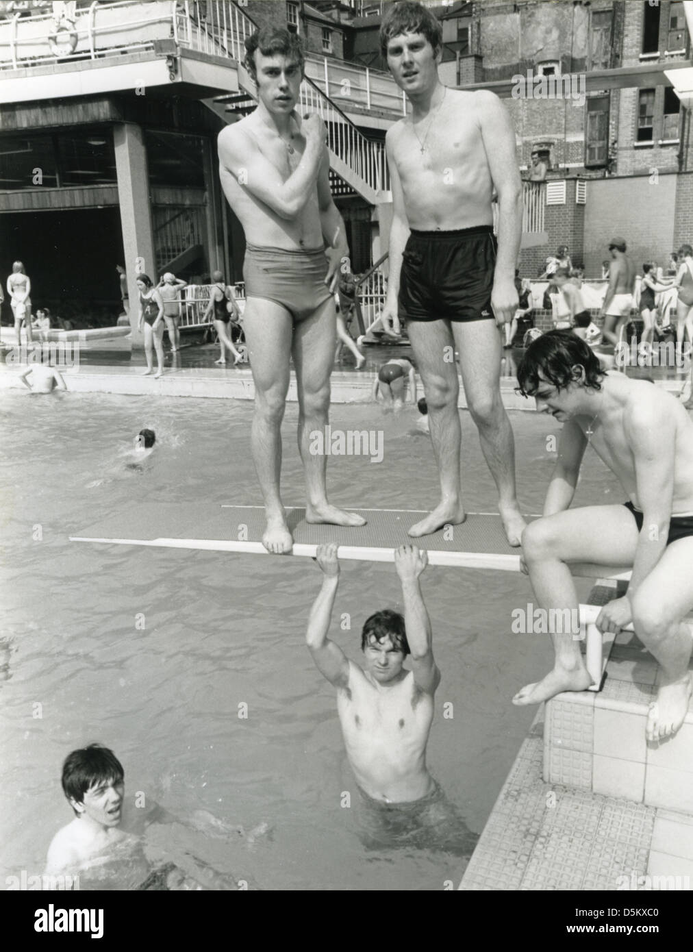 Outdoor swimming pool 1960s hi-res stock photography and images - Alamy