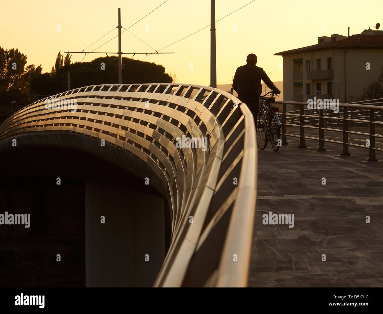 Horizontal bridge hi-res stock photography and images - Alamy