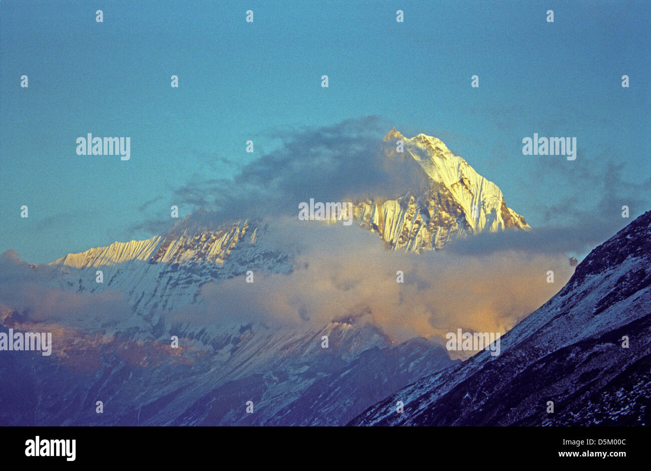 Sun rays on himalaya hi-res stock photography and images - Alamy