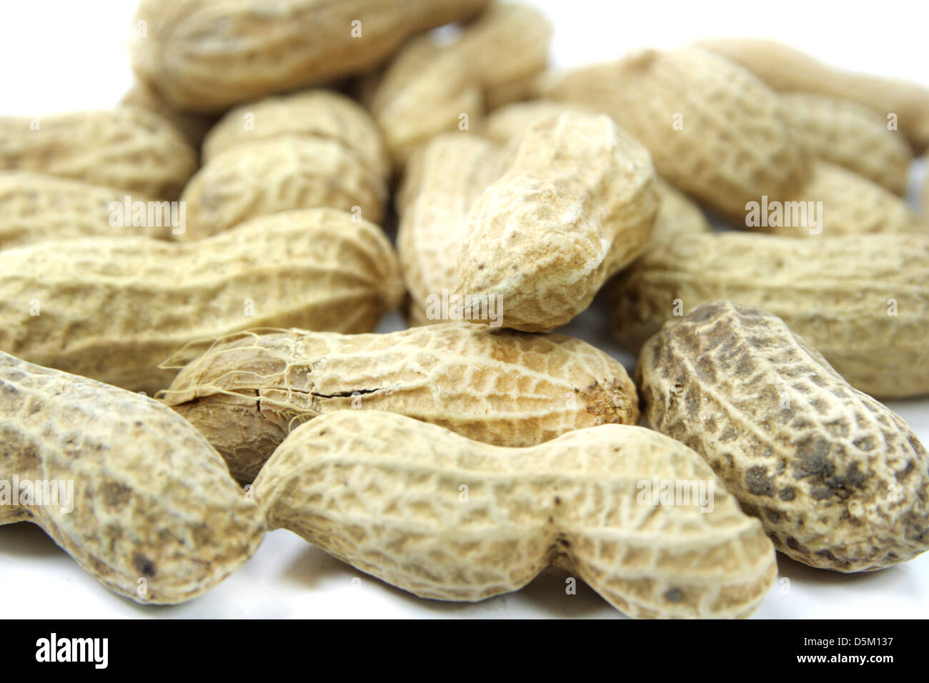 Peanuts in shells Stock Photo - Alamy