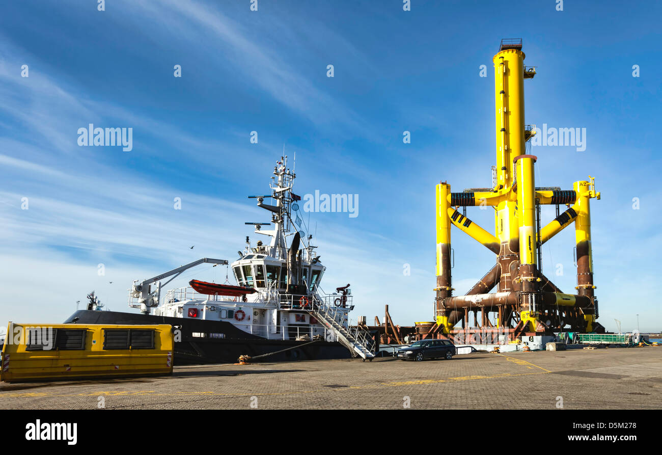 Offshore ponton rig in modern Esbjerg harbor, Denmark Stock Photo - Alamy