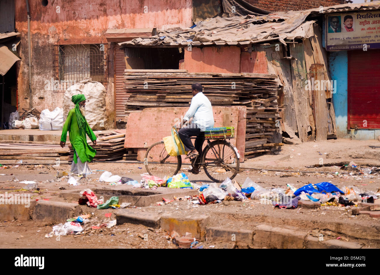 Rubbish and litter on a street in Mumbai Maharashtra India Stock Photo ...