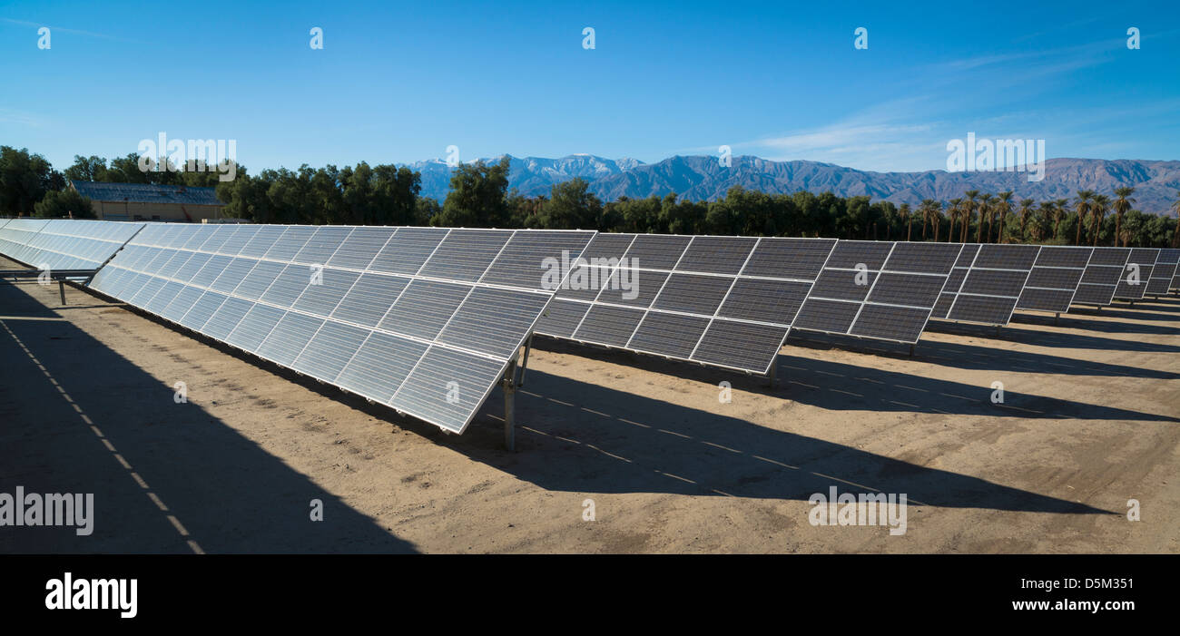 Solar array desert hi-res stock photography and images - Alamy