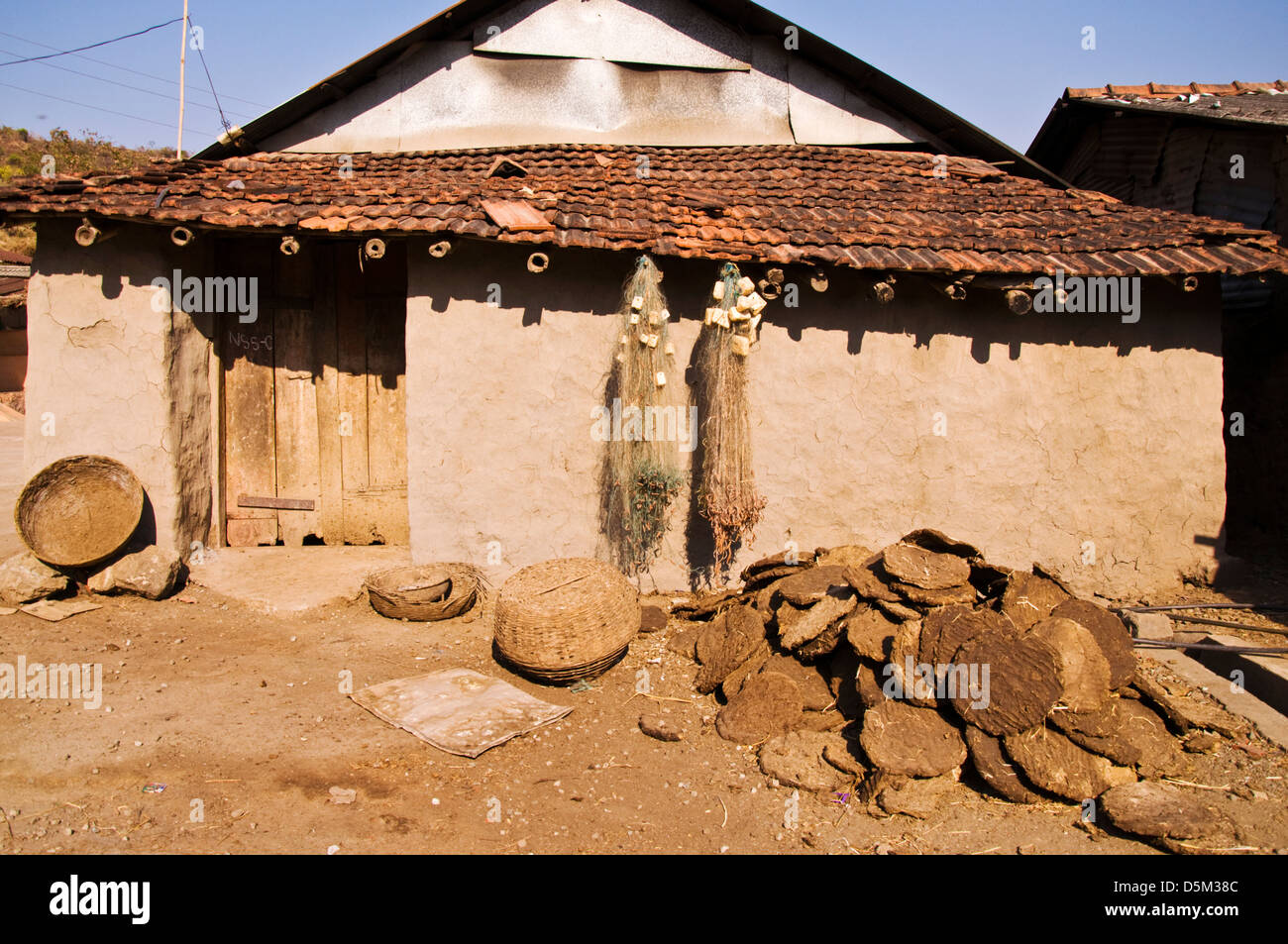 Dung fuel fire india hi-res stock photography and images - Alamy