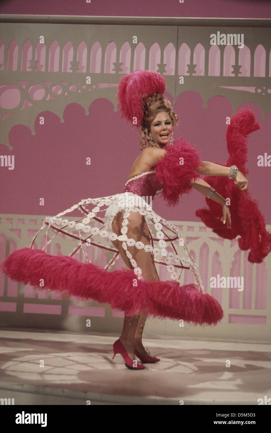 Mitzi gaynor hi-res stock photography and images - Alamy