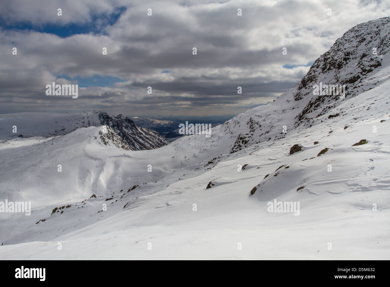 Bowfell winter snow hi-res stock photography and images - Alamy