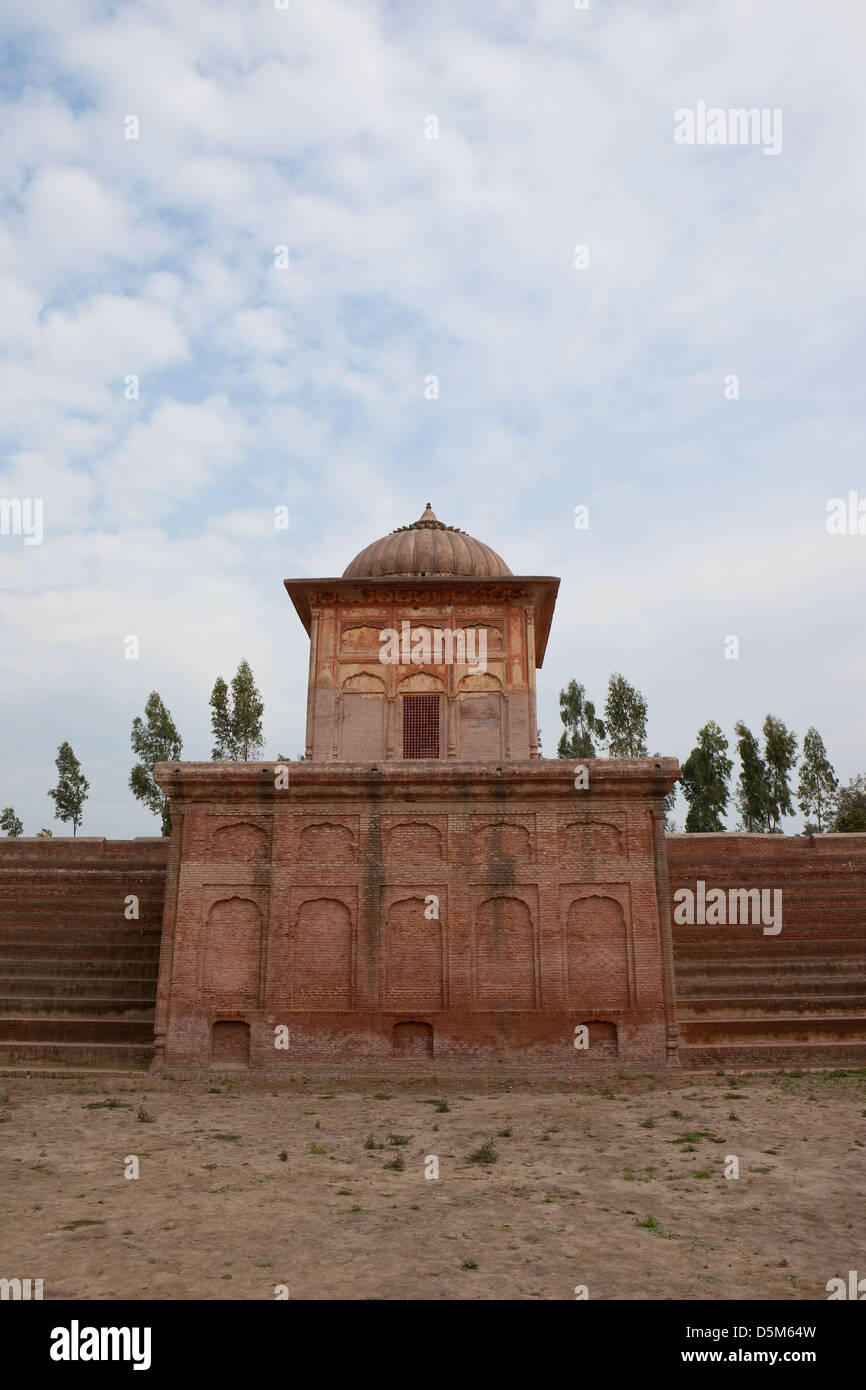 Historic architecture of the Shiva temple and tank at Pul Kanjri Punjab ...