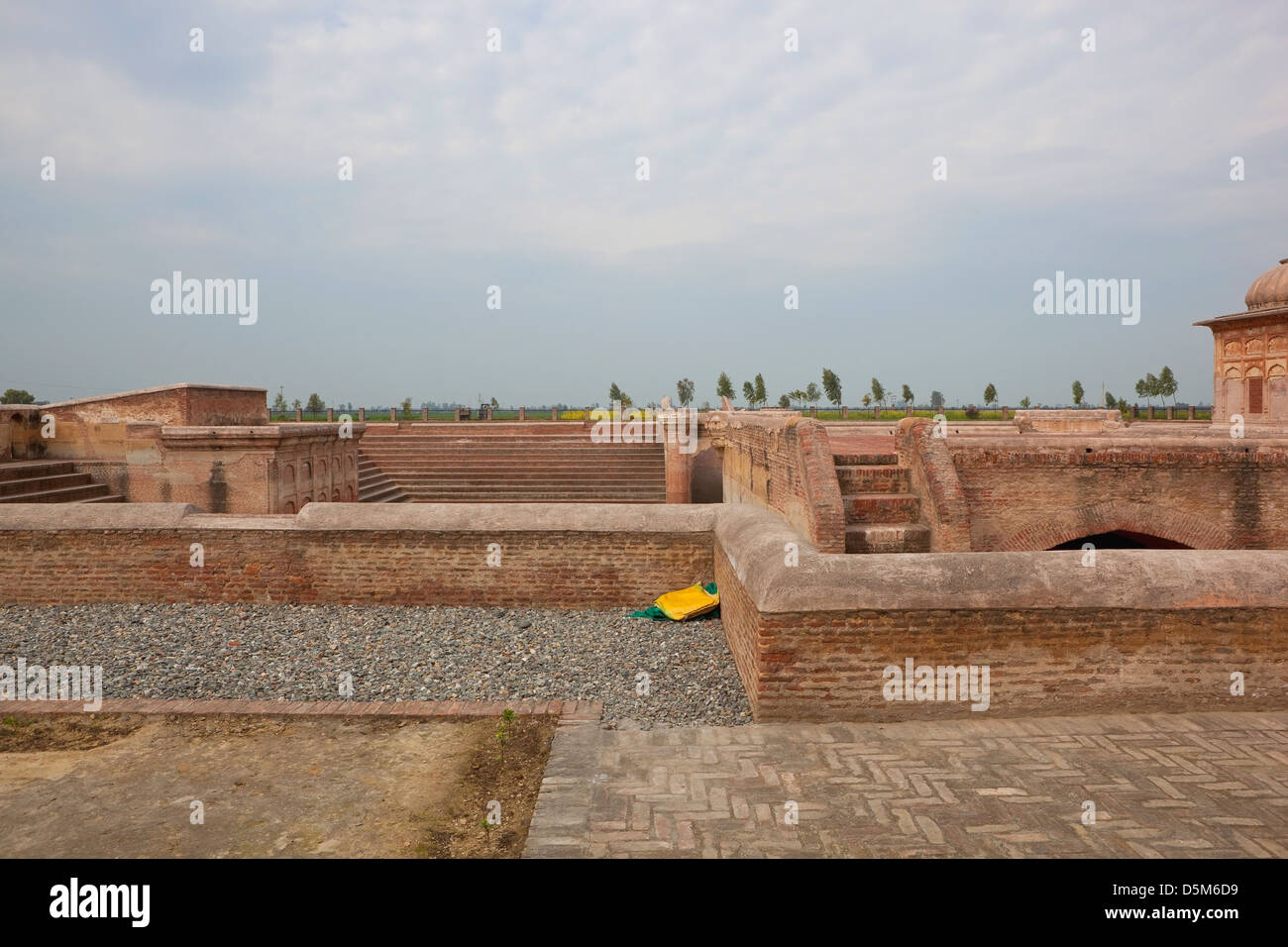 Historic architecture of the Shiva temple and tank at Pul Kanjri ...