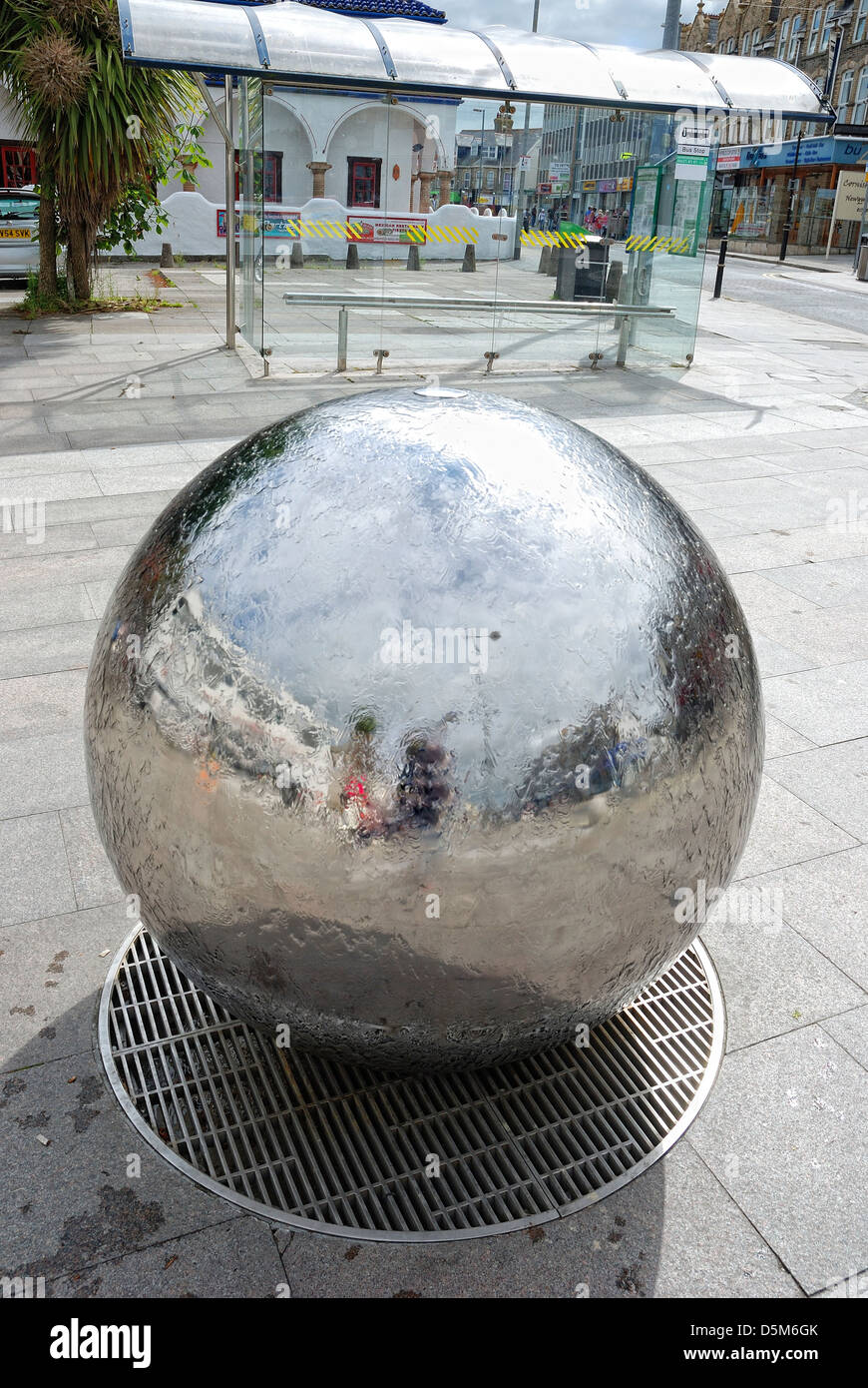 Silver ball water fountain hi-res stock photography and images - Alamy