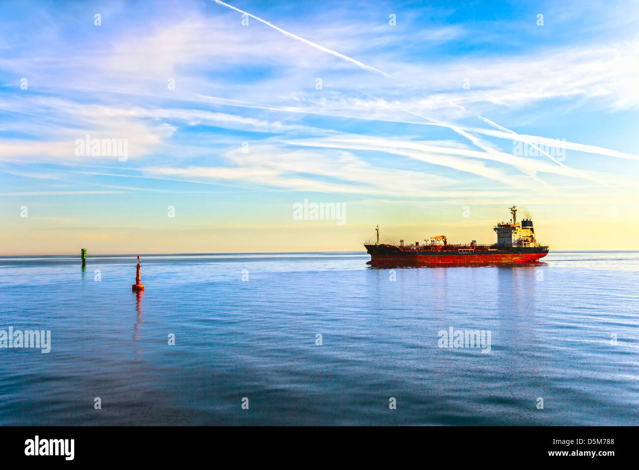 Oil ship sea hi-res stock photography and images - Alamy