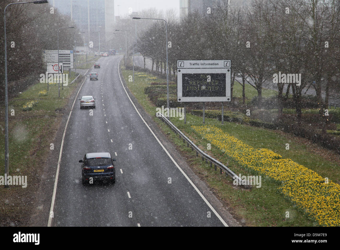 Basingstoke,UK. 4th April 2013 Snow falling along the A3010 Churchill ...