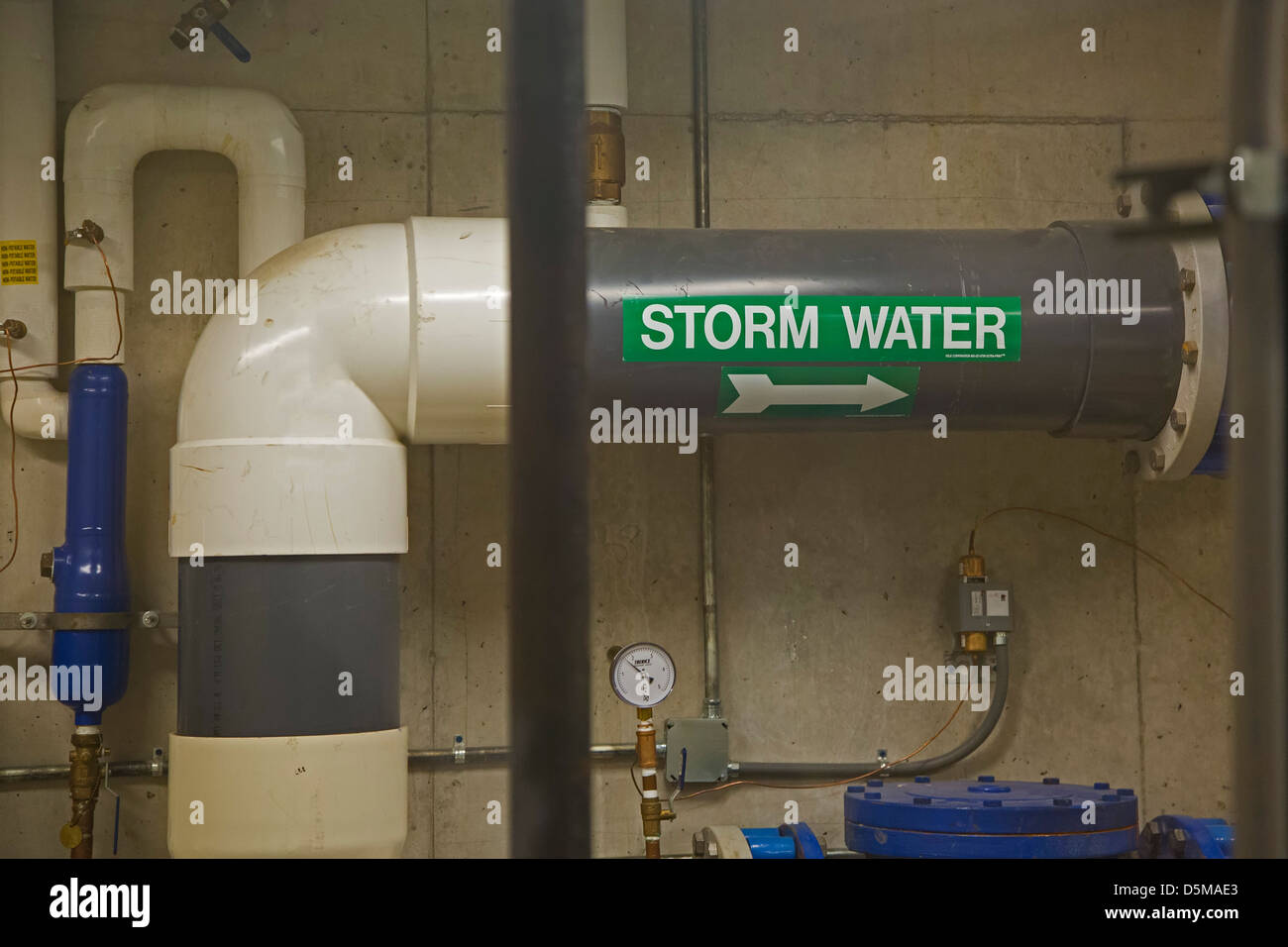 Flush toilets hi-res stock photography and images - Alamy
