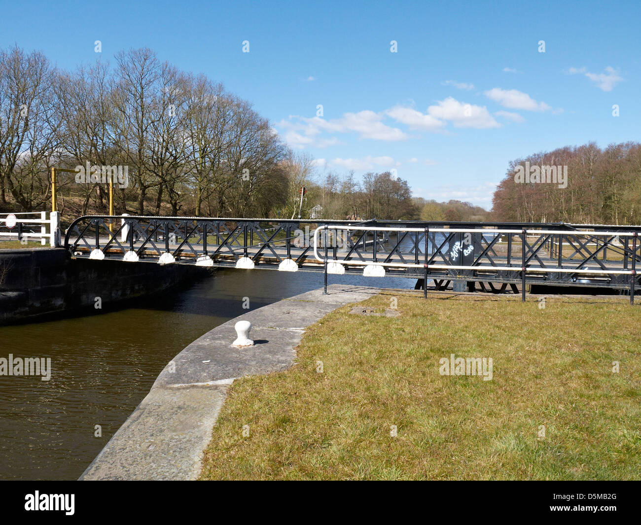 Foot bridge over the River Weaver near Whitegate Cheshire UK Stock ...