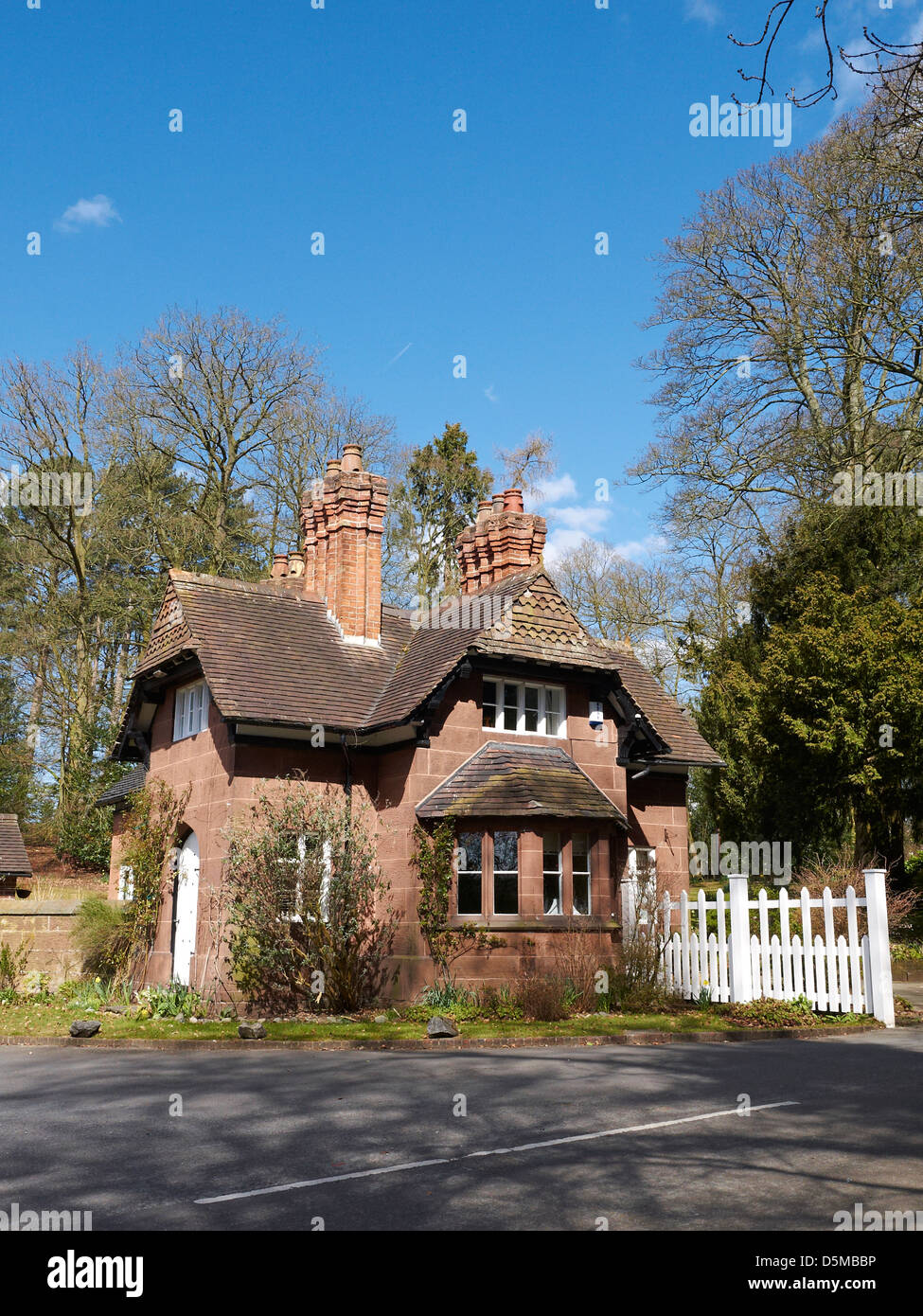 Cottage entrance hi-res stock photography and images - Alamy