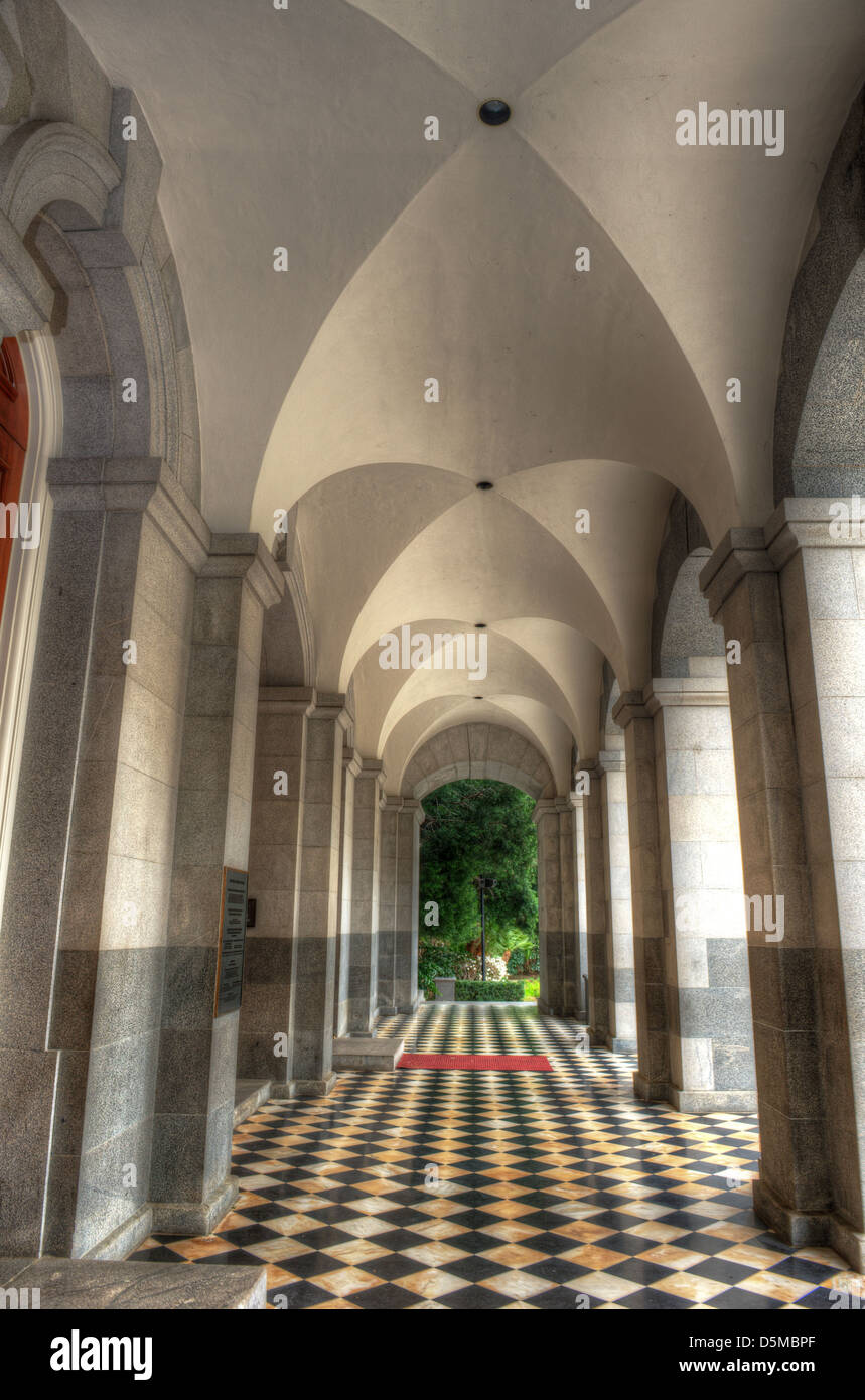 Entrance to the California State Capitol Building in Sacramento ...