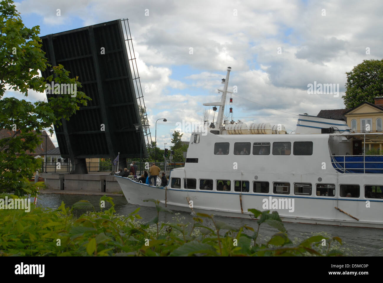 Boat passing open bascule bridge Stock Photo - Alamy