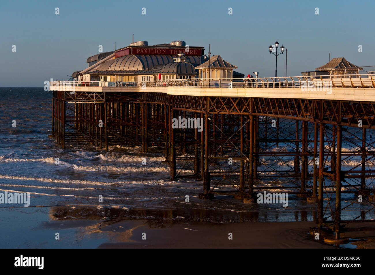 Cromer pier hi-res stock photography and images - Alamy