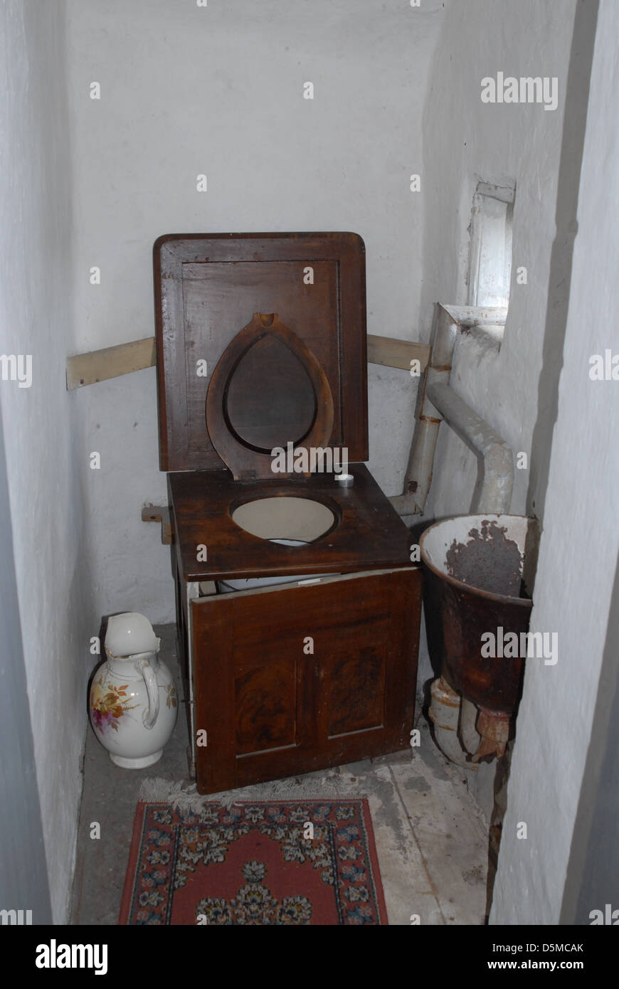 Medieval lavatory hi-res stock photography and images - Alamy