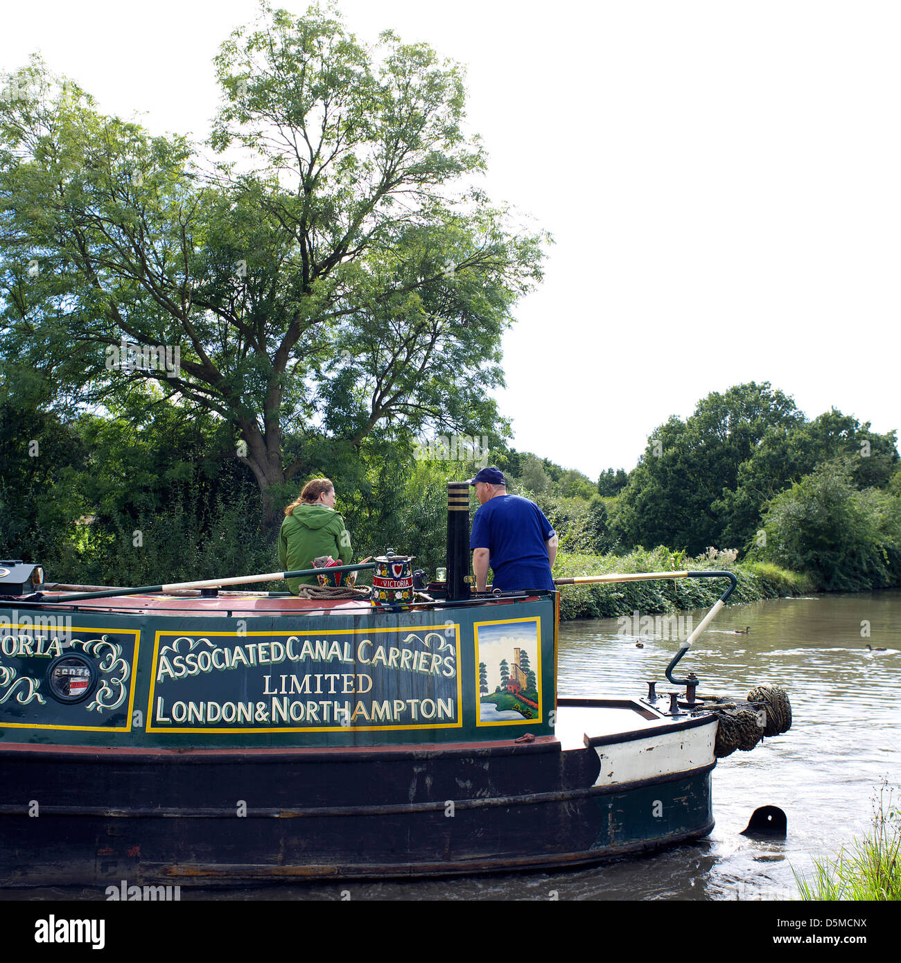 Associated Canal Carriers Ltd historic narrowboat Victoria turning at ...