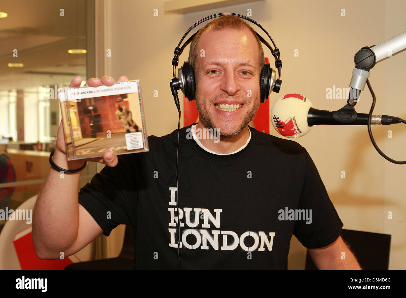 Lotto King Karl pays a visit to radio station Radio HH. Hamburg ...