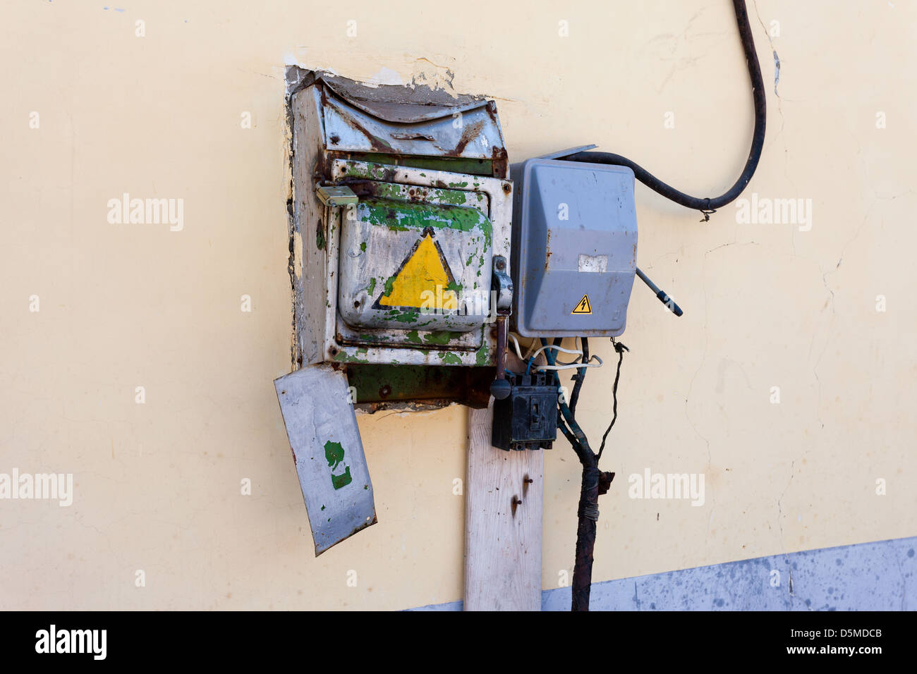 Old rusty electrical switch on the wall Stock Photo - Alamy
