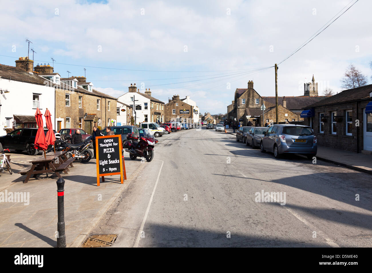 Hawes town centre hi-res stock photography and images - Alamy