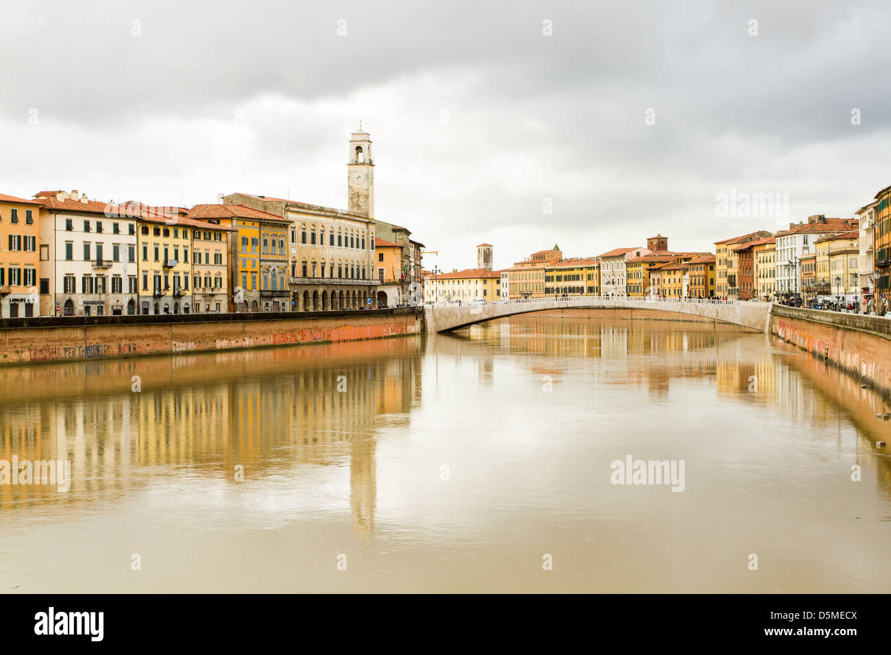 Cities and towns in tuscany hi-res stock photography and images - Alamy