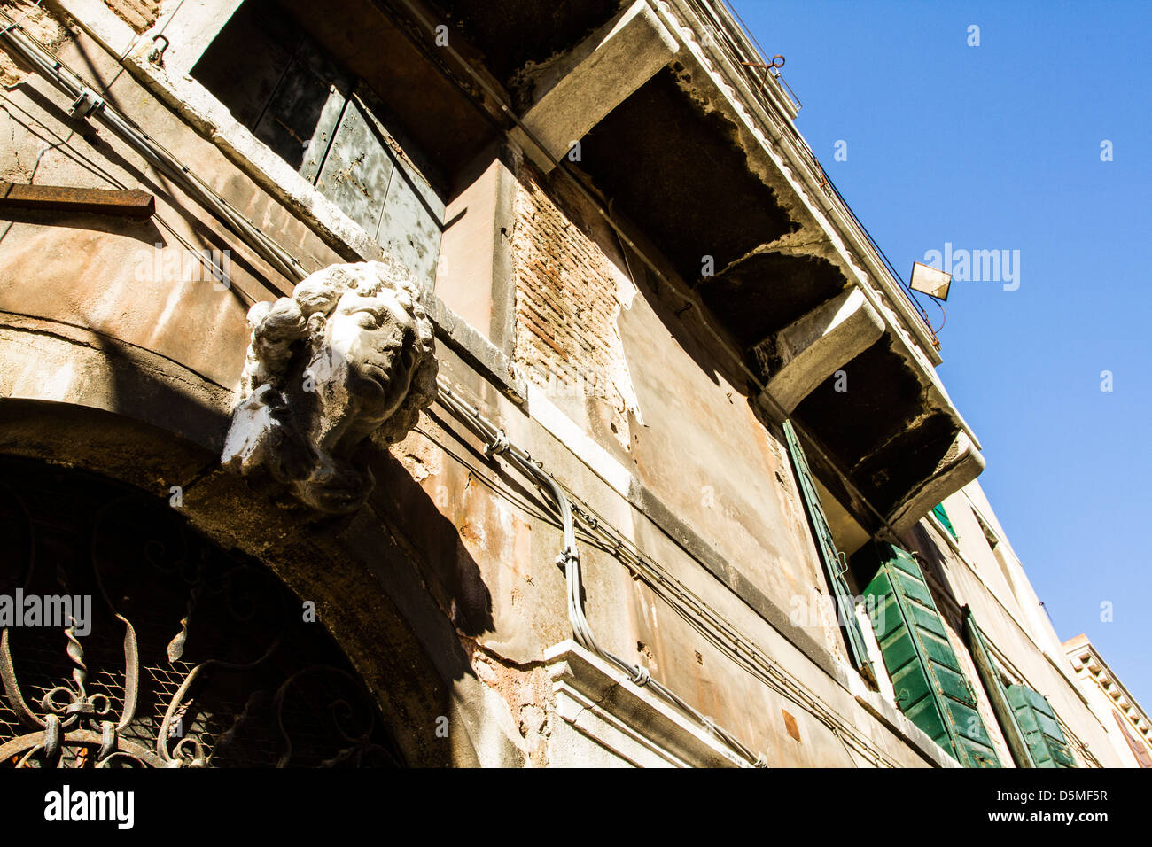 Deteriorated facade hi-res stock photography and images - Alamy