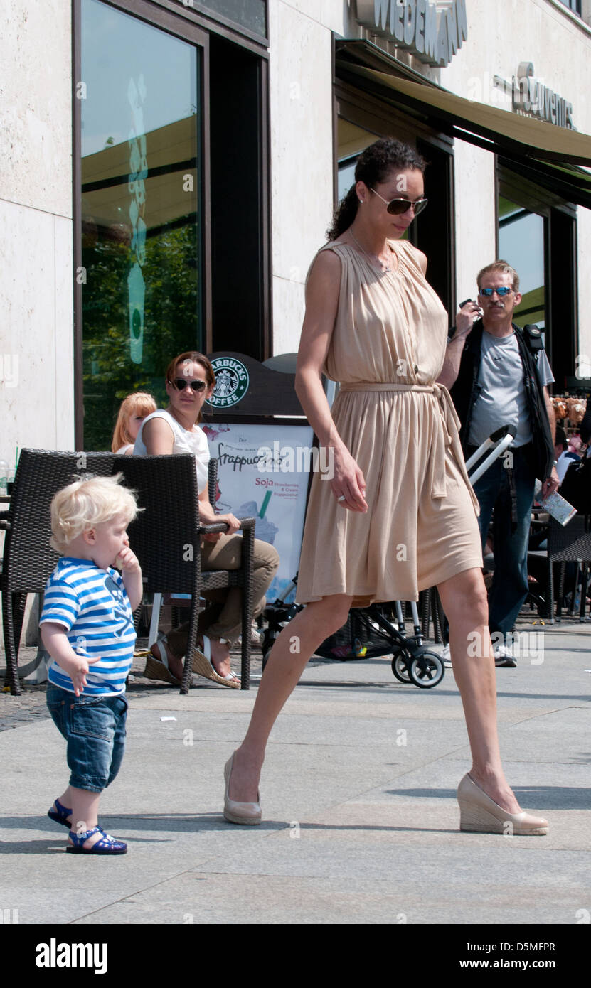 Lilly Becker aka Lilly Kerssenberg taking a break at Starbucks on ...
